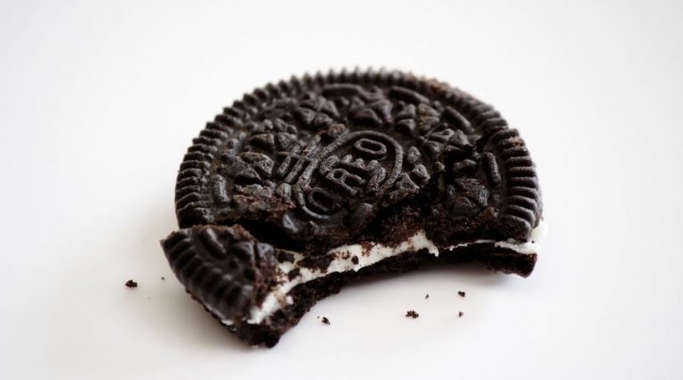 Oreo Weights and Calories (With Calculator and Charts) - Weigh School