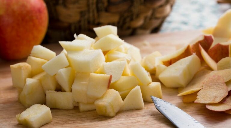 How Much Does A Cup Of Apple Weigh? (With Calculator) - Weigh School